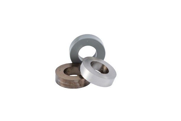 What is the difference between amorphous core and ferrite core?